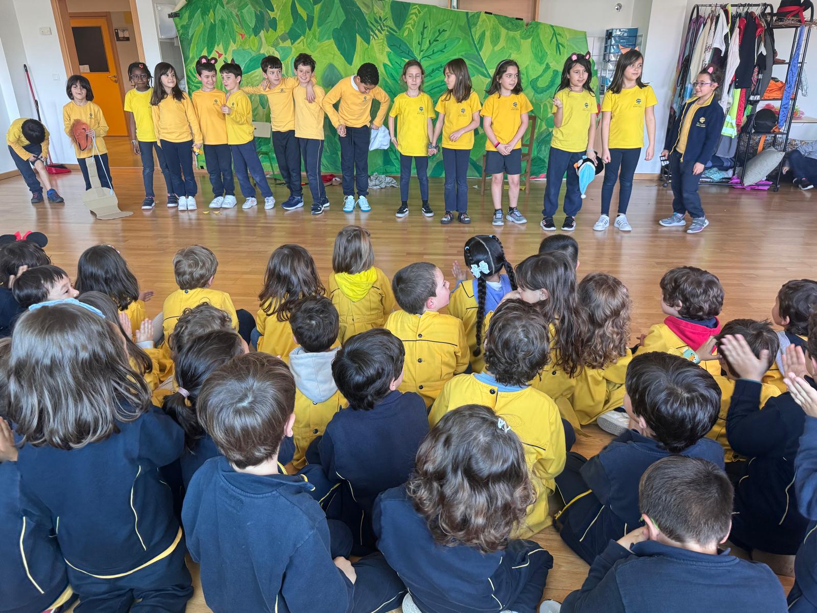 Alunos do Pré-Escolar assistem a peça encenada por alunos do 2º e 3º ...